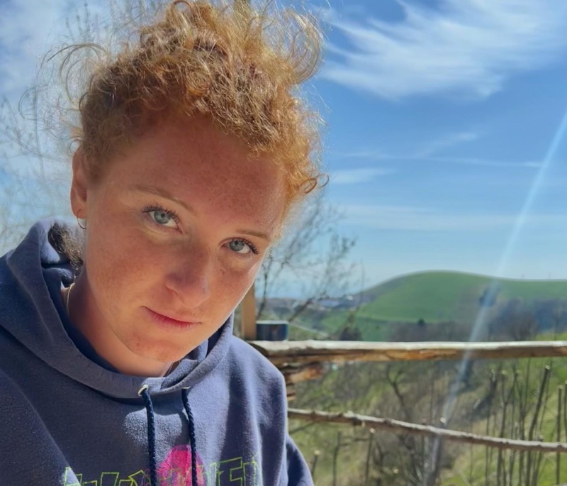 Anna, "nipote in affitto" in aiuto agli anziani con la tecnologia ...