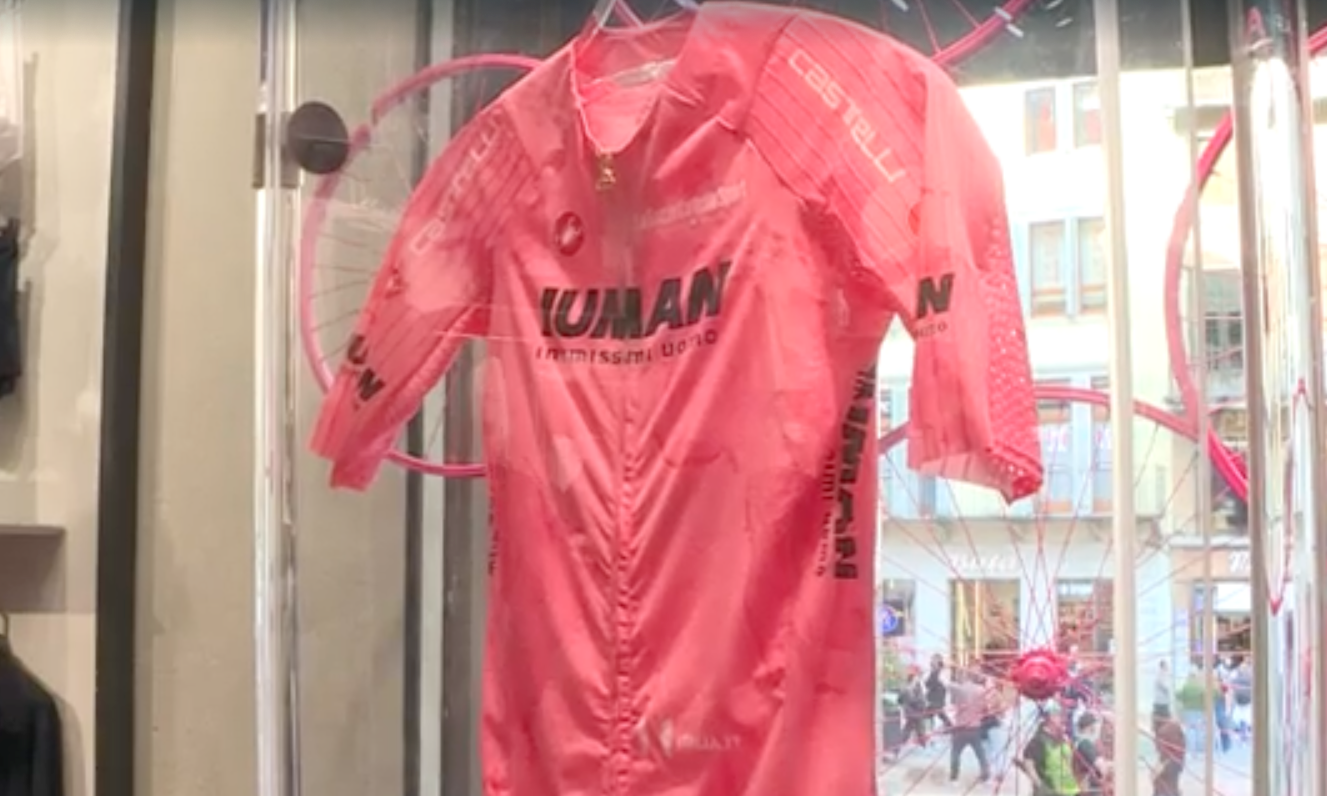 Per la prima volta la Maglia Rosa del Giro d'Italia 2025 ha uno sponsor ...
